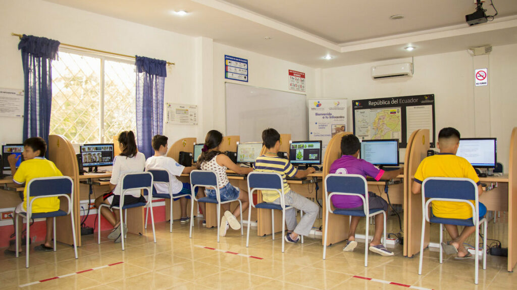 El Gobierno destina USD 10,4 millones para los 'nuevos' infocentros