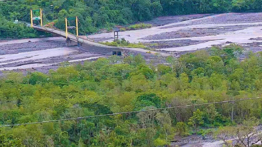 Agua represada en el río Upano empieza a evacuar