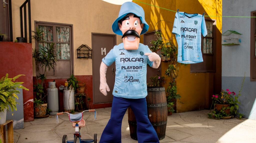 El Necaxa saca una camiseta especial en honor a Don Ramón