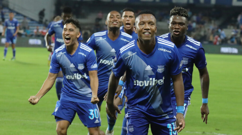Jugadas que las leyendas del fútbol hicieron pasar a la historia