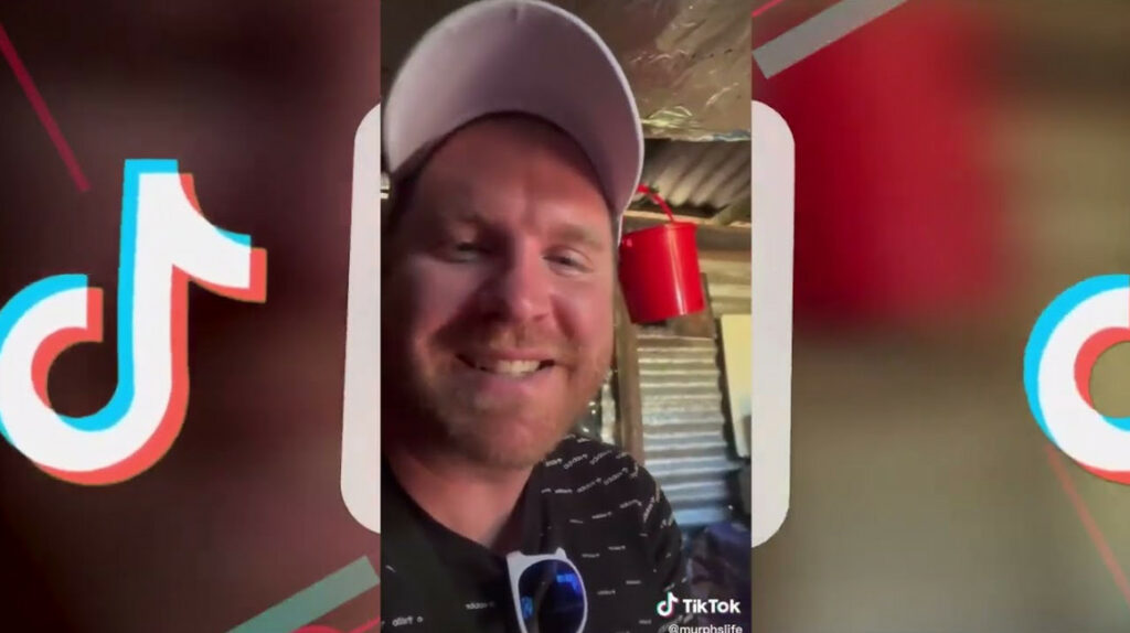 Tiktoker Aaron Murphy dona USD 250.000 a un barrio en Tulcán