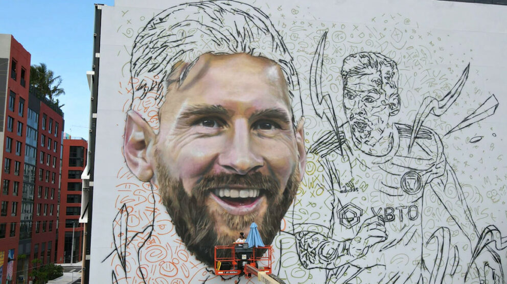 Pintan un mural gigante para celebrar la llegada de Messi a Miami