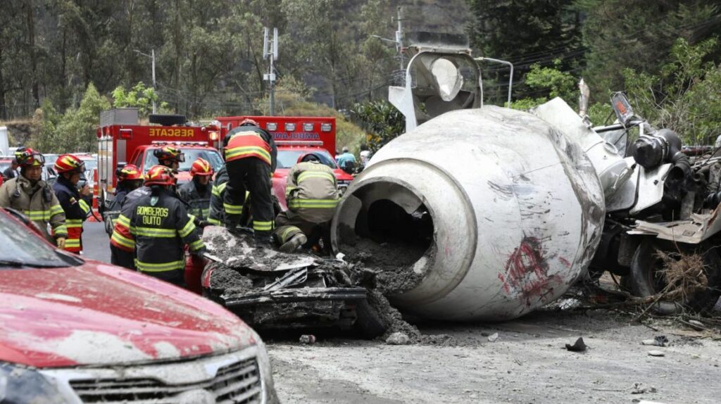 Accidente En La Av Simón Bolívar Causó Tres Muertos Y Siete Horas De