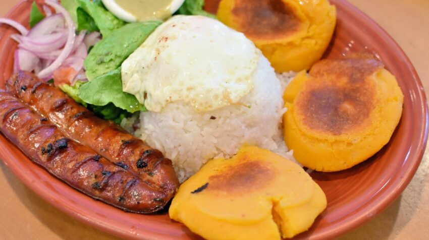 Taste Atlas: Llapingacho de Ecuador, el segundo mejor plato de papa del ...