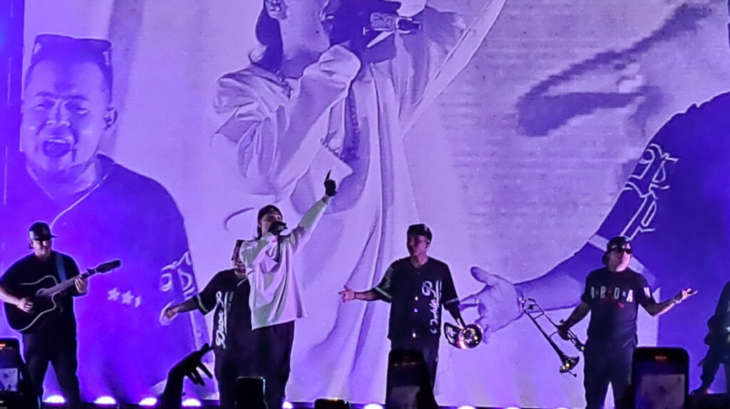 Peso Pluma llena el Coliseo General Rumiñahui, en Quito