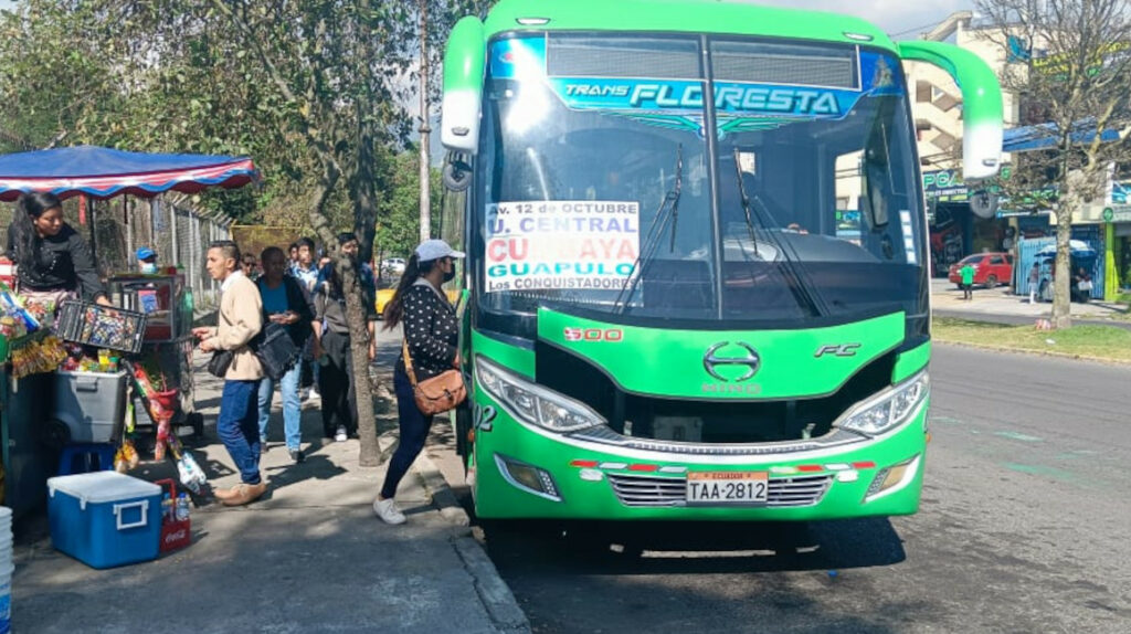 Quito crea nuevas rutas de buses para alimentar al Metro