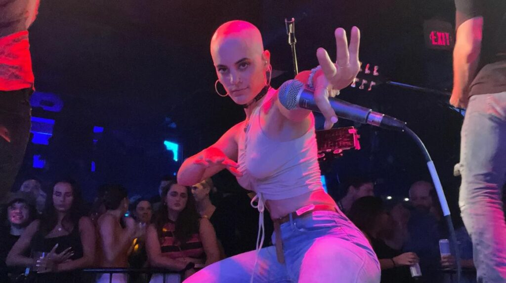 Viral: La canción que Cat Janice, artista con cáncer terminal, deja ...