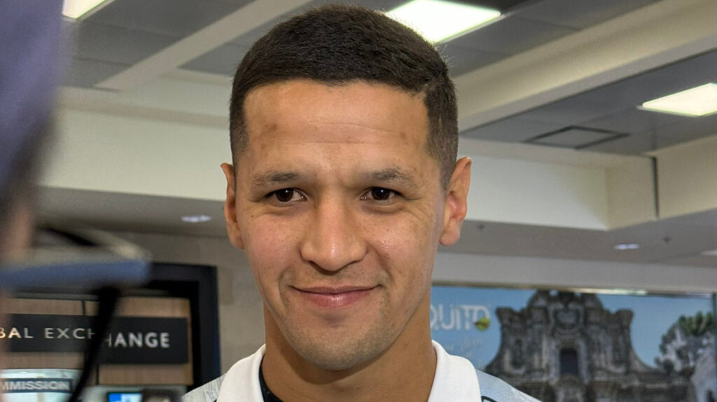 Alex Arce llega a Quito para unirse a Liga y jugar la Recopa