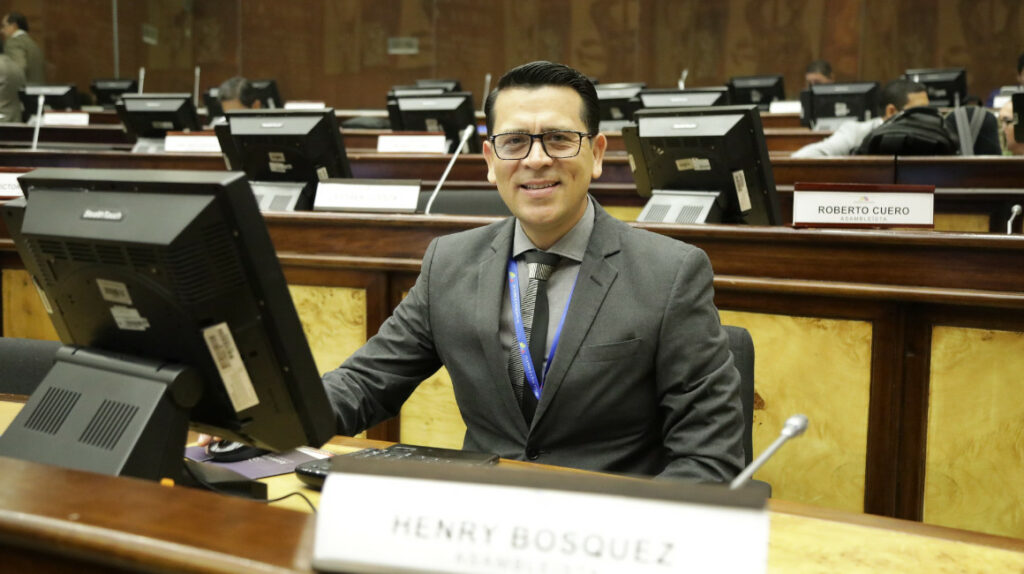 Otro 'desertor': Legislador Henry Bósquez deja la Revolución Ciudadana
